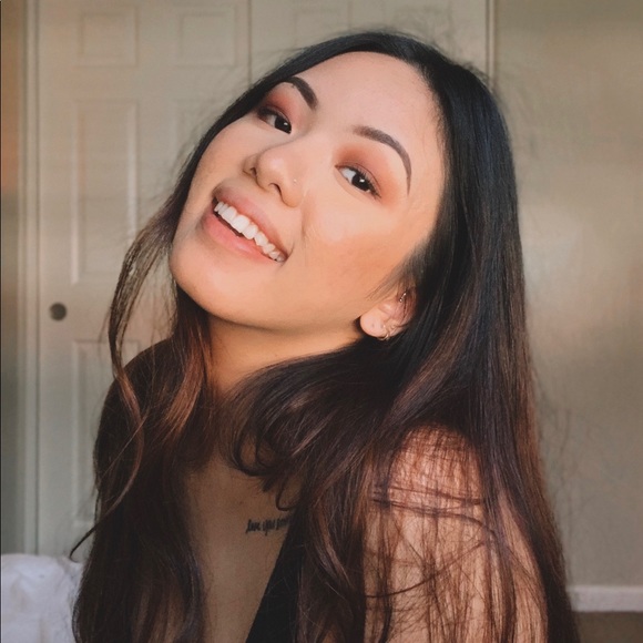 Aline's Closet (@alinelxurene) | Poshmark